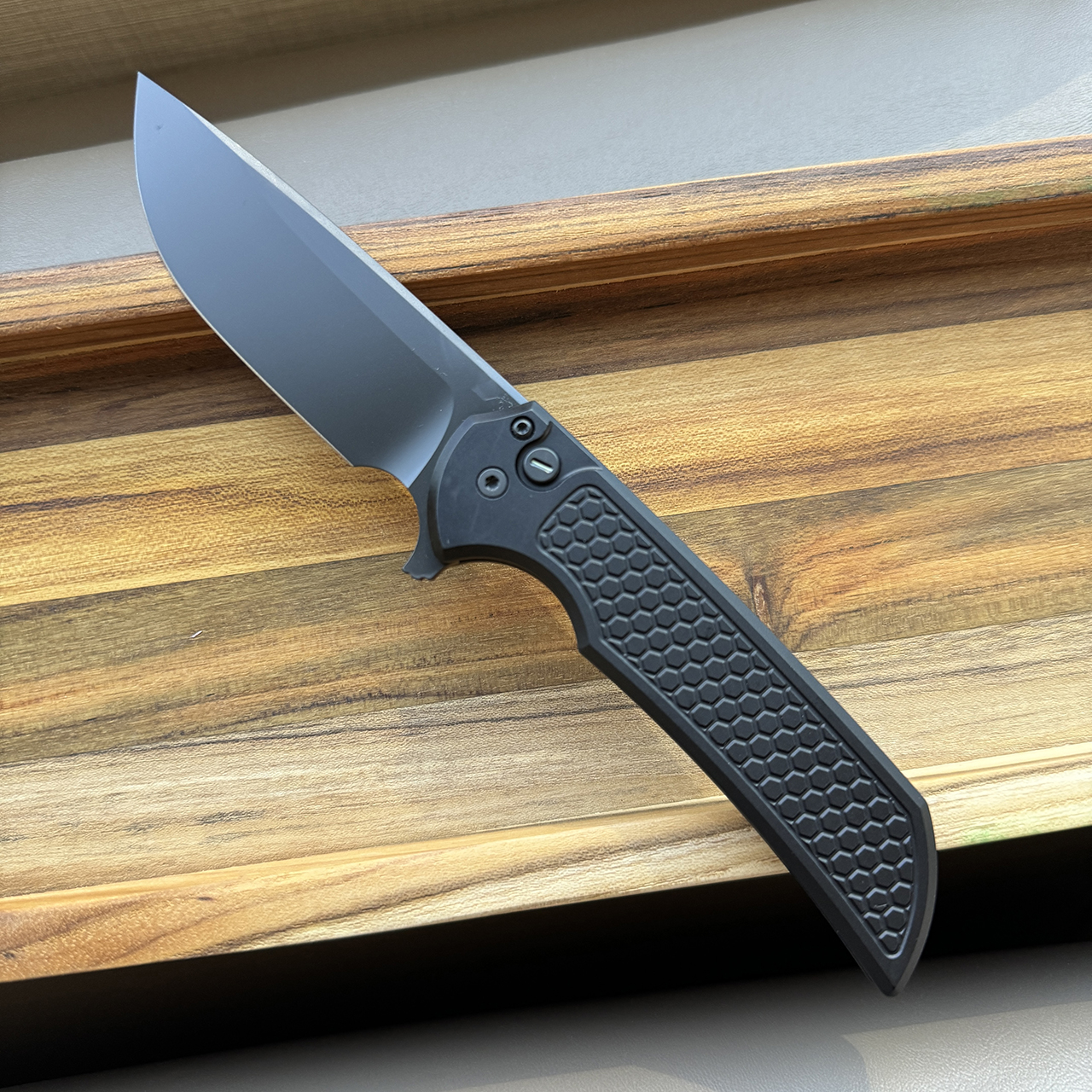 Pro-Tech Mordax Button Lock Flipper Operator Black Honeycomb Texture ...