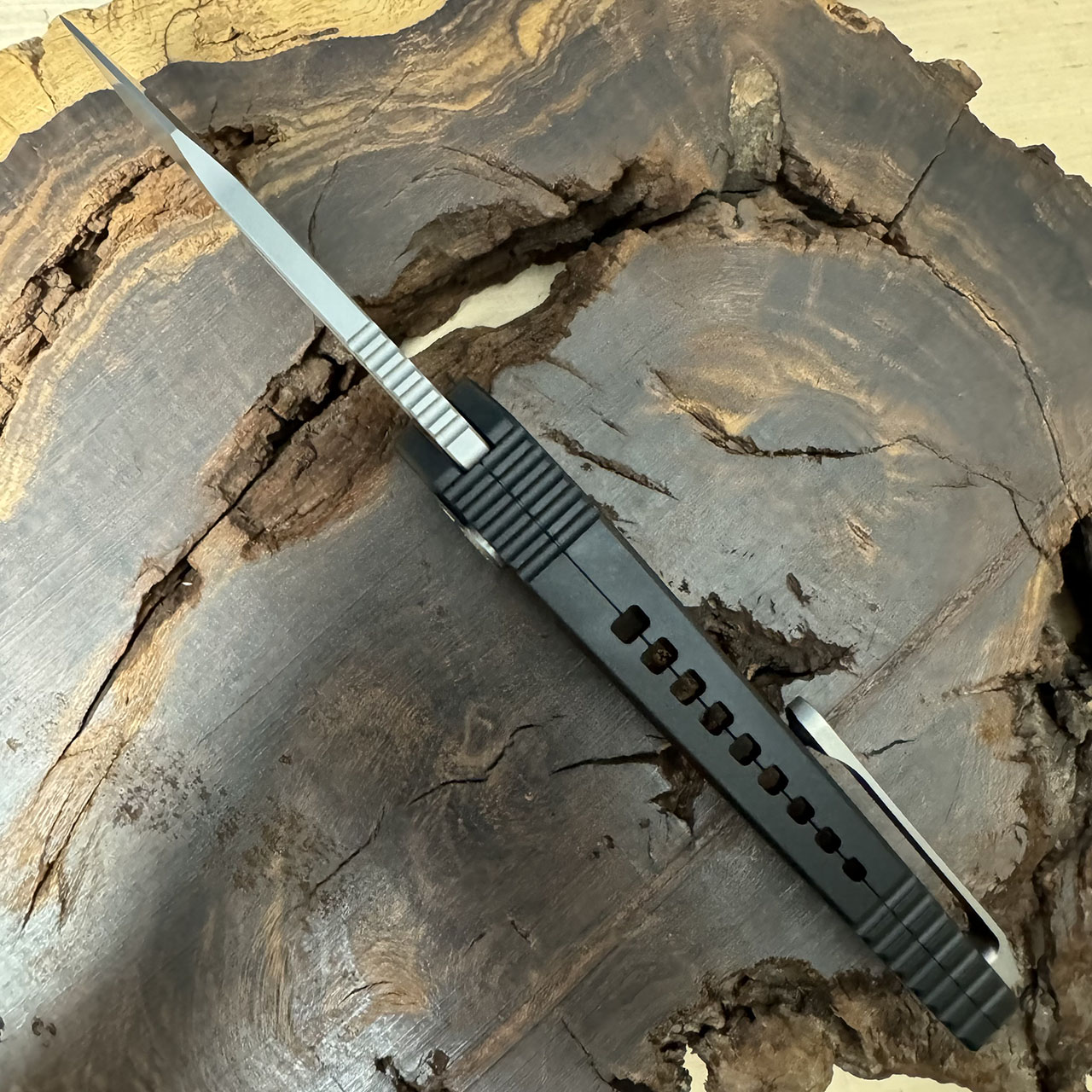 Heretic Knives Pariah Manual Button Lock S/E Black Aluminum Handles w ...