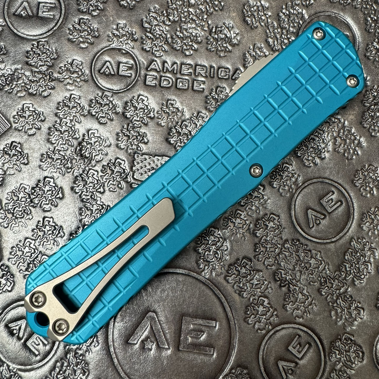 Heretic Knives Manticore X Bowie Turquoise Frag Handle Stonewash Blade ...
