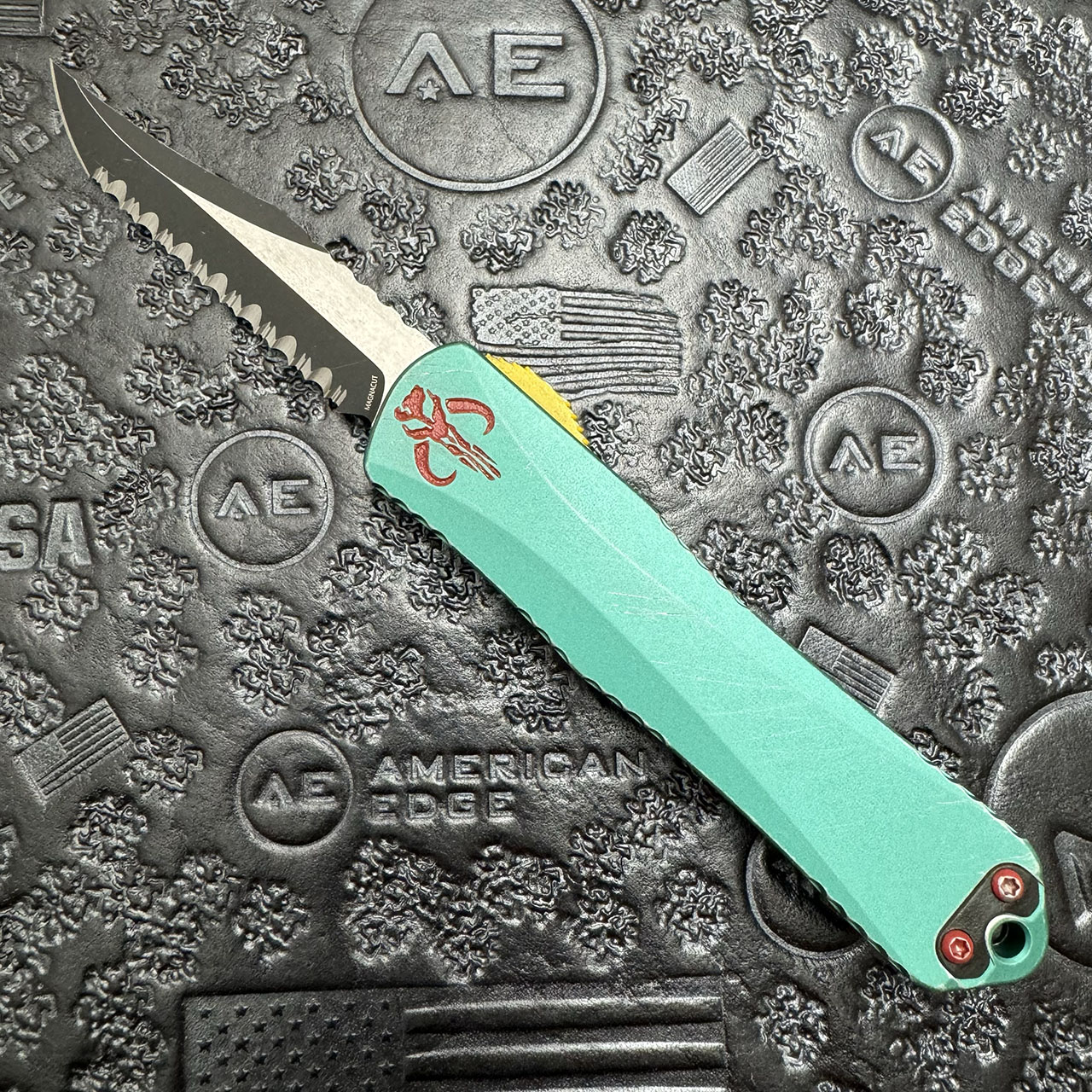 Heretic Knives Manticore E Bowie Bounty Hunter w/ Camo Carbon Backcover Two-Tone Battleworn ...