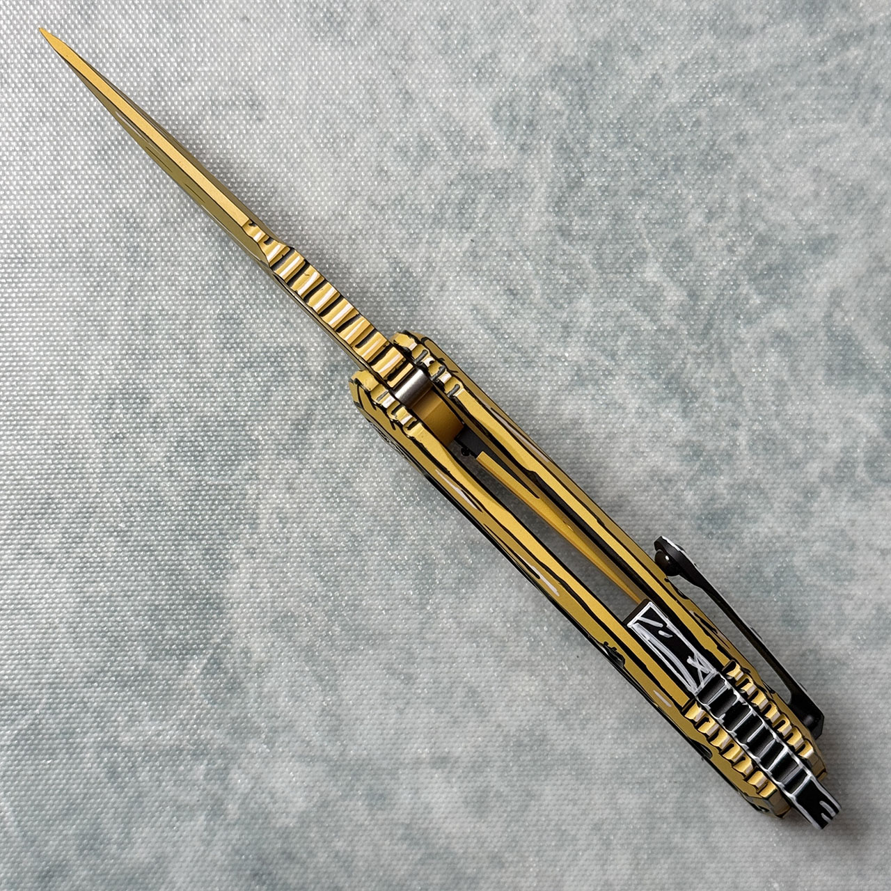 Heretic Knives Medusa Manual Tanto Yellow Cel Shading w/ Black Grip Tape Inlays H009-CS-YW ...