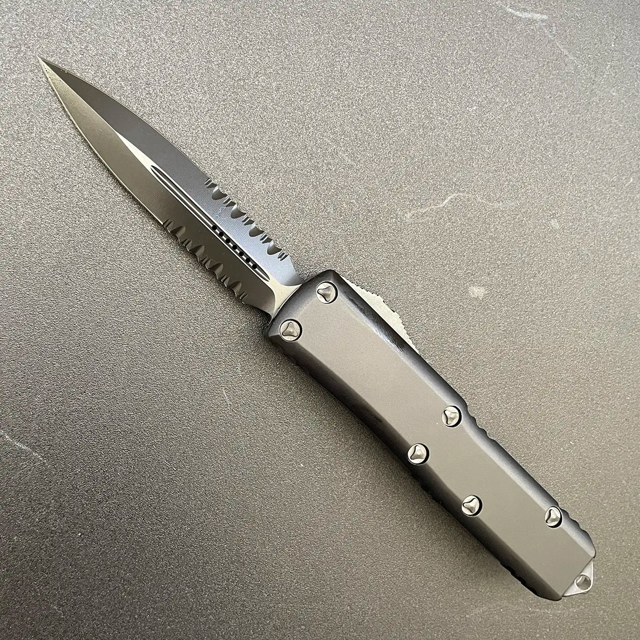 Microtech UTX-85 D/E Shadow DLC Serrated DLC Hardware Signature Series ...