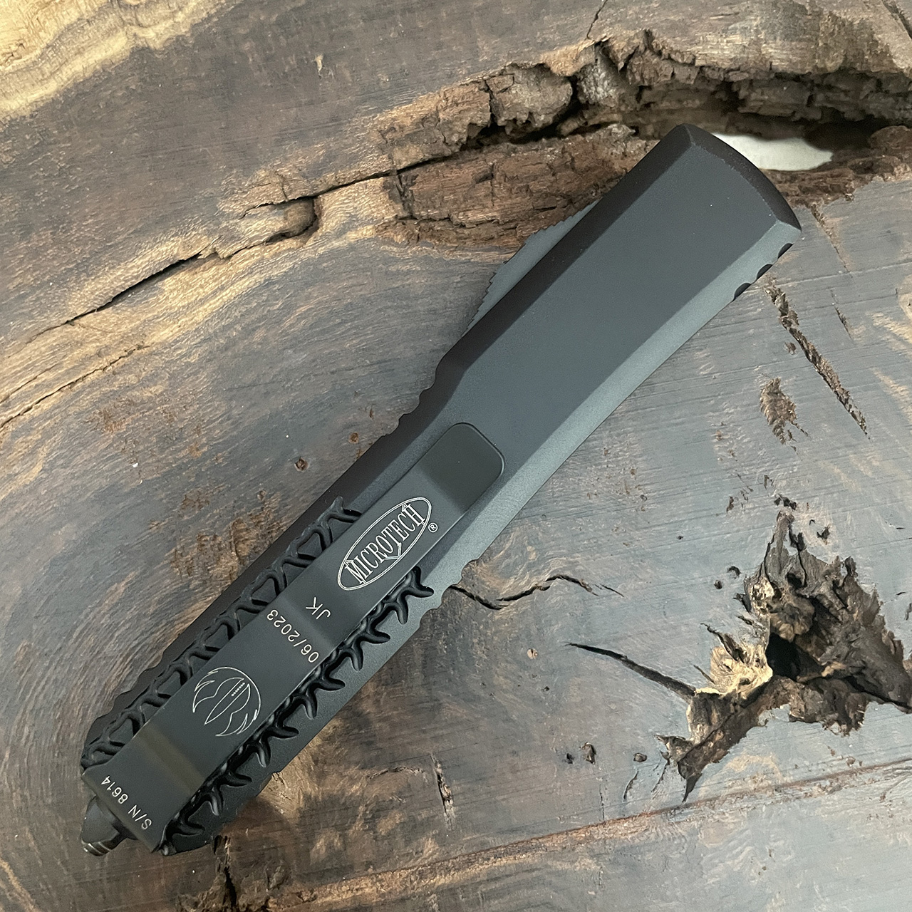 Microtech Ultratech D/E Jedi Knight Blue Serrated Signature Series 122 ...
