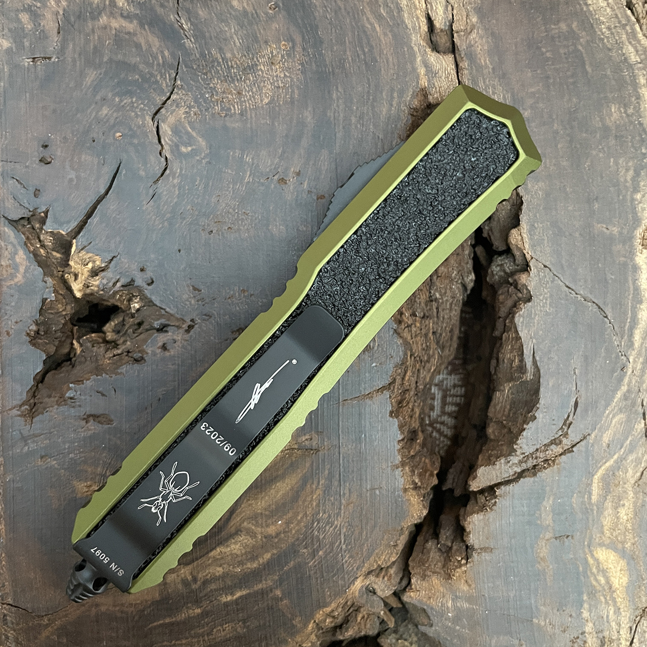 Microtech Makora D/E OD Green Handle w/ Black Grip Inlays Black Full ...