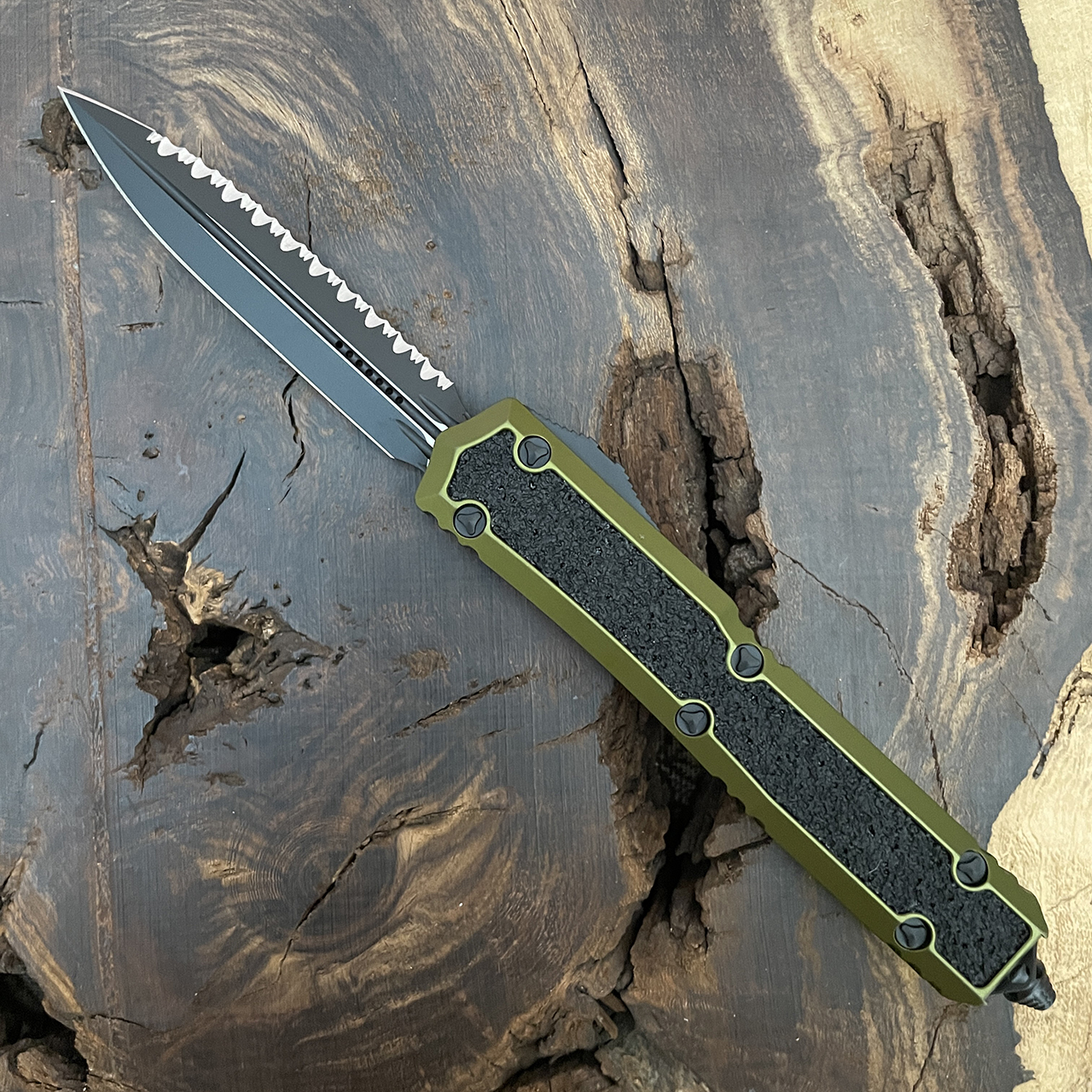Microtech Makora D/E OD Green Handle w/ Black Grip Inlays Black Full Serrated Nickel Boron ...
