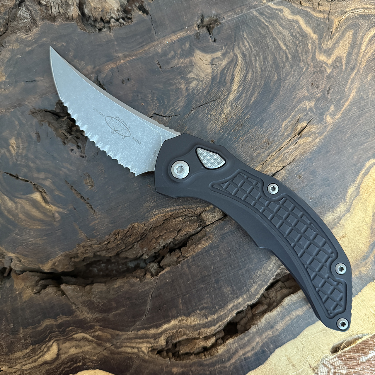 Microtech Bastinelli Brachial Auto S/E Black Apocalyptic Full Serrated 268A-12AP | American Edge ...