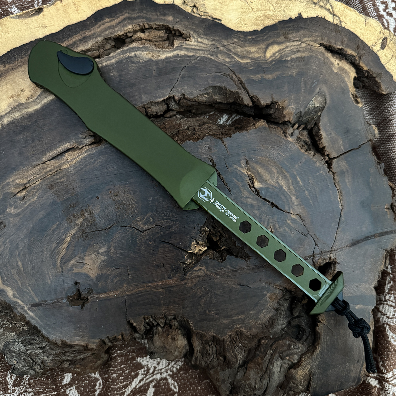 Heretic Knives Hydra OTF Auto T/E OD Green Handle Two Tone DLC Serrated Blade H006-11B-GRN ...