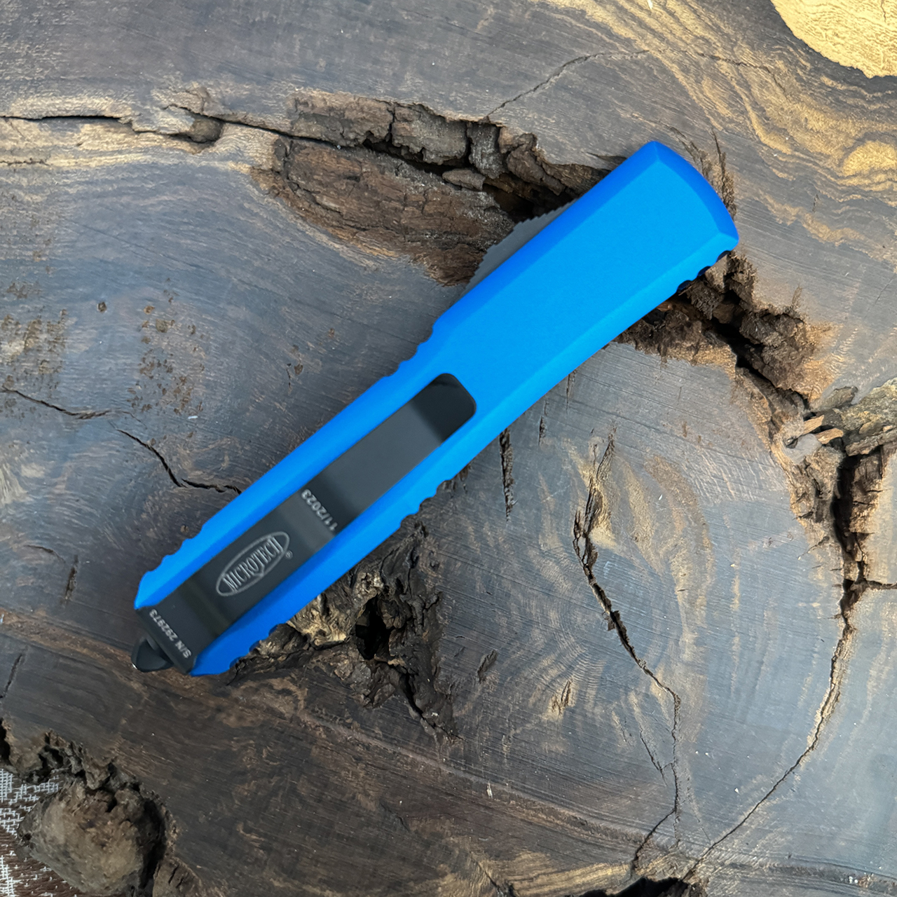 Microtech Ultratech S/E Blue Serrated 121-2BL | American Edge Knives