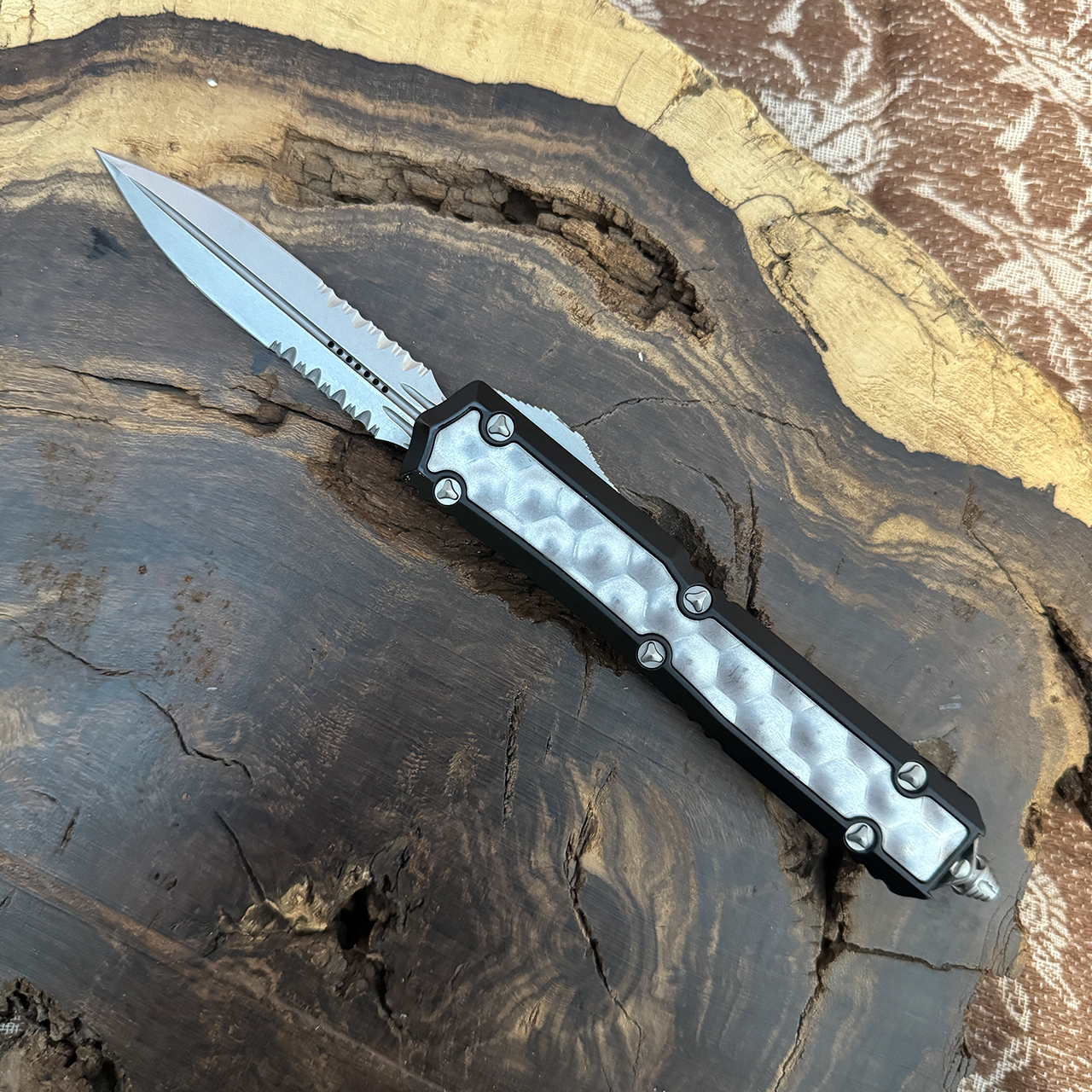 Microtech Makora D/E Black w/ Bubble Inlay Stonewash Serrated Nickel Boron Internals Signature ...