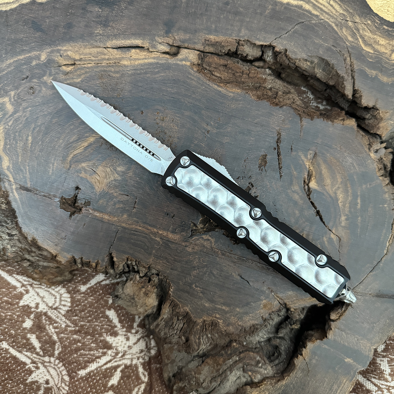 Microtech Daytona D/E Bubble Inlay Black Handle Stonewash Full Serrated ...