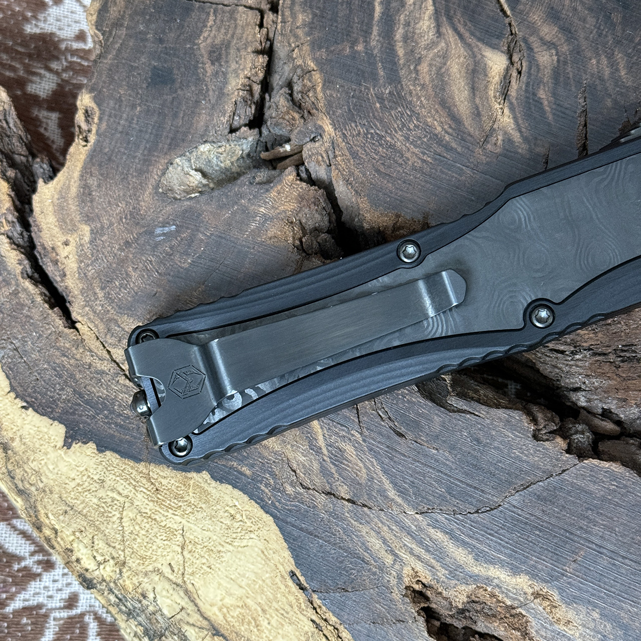 Heretic Knives Custom Colossus Recurve Black Handle w/ Black Dunes Fat ...