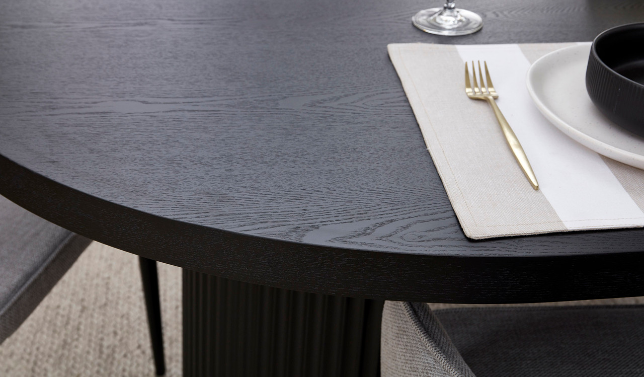 Eclipse dining table | Focus on Furniture