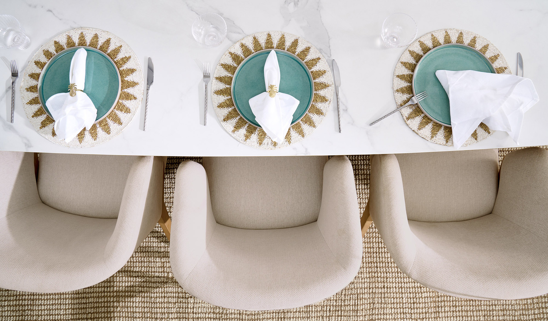 Cara dining table | Focus on Furniture
