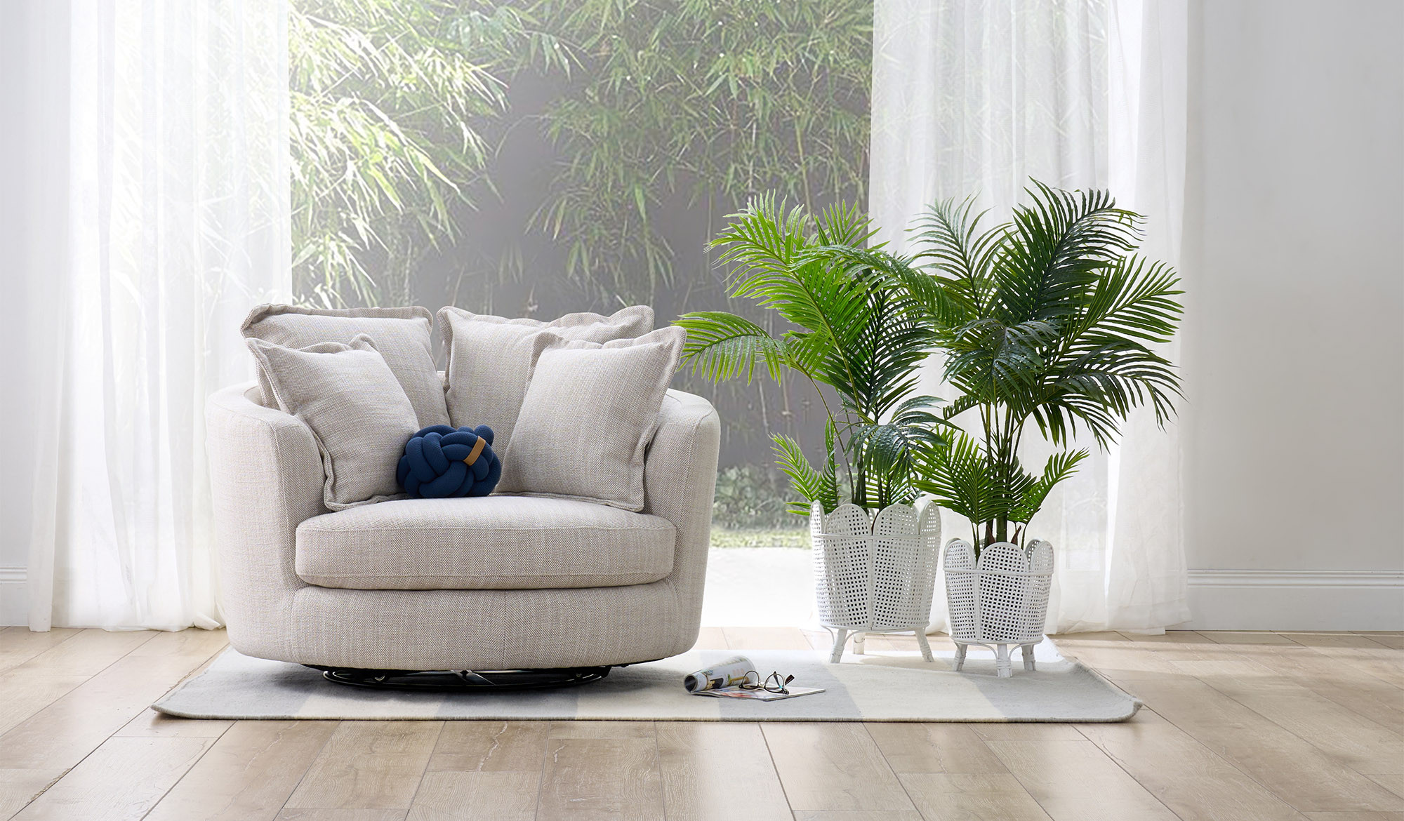 Cuddle swivel chair | Focus on Furniture