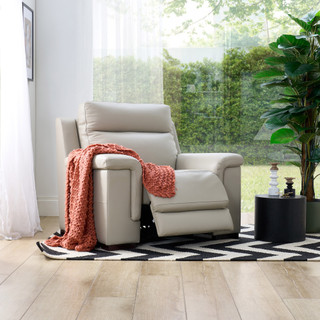 Bartlet leather recliner | Focus on Furniture