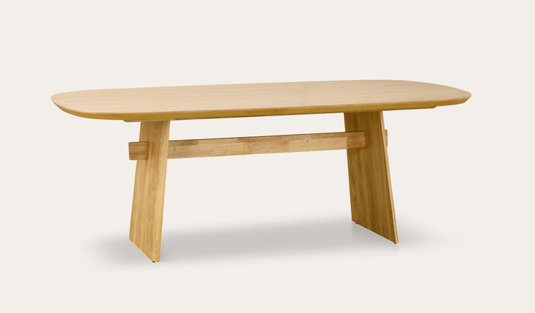 Fleur dining table | Focus on Furniture