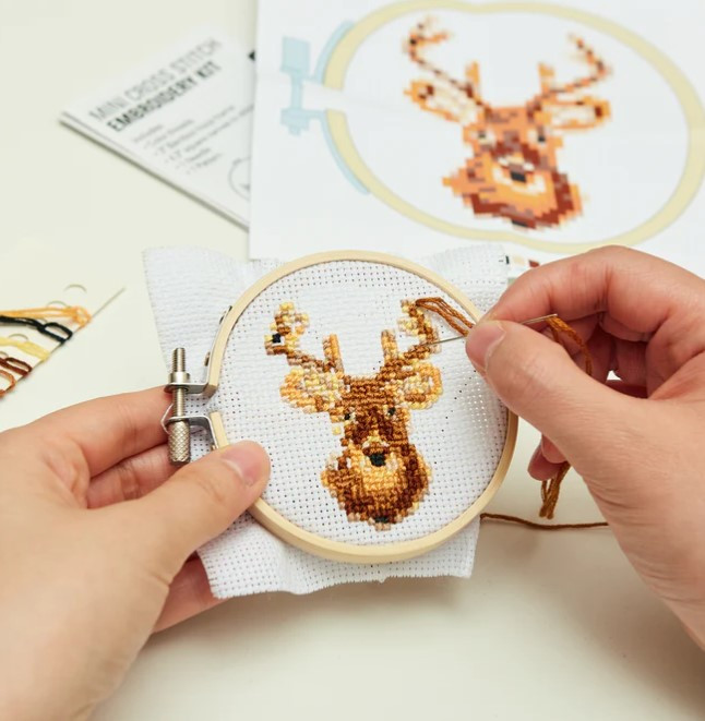 Mini Cross Stitch Embroidery Kit Deer | Kikkerland | The Penguin Gallery