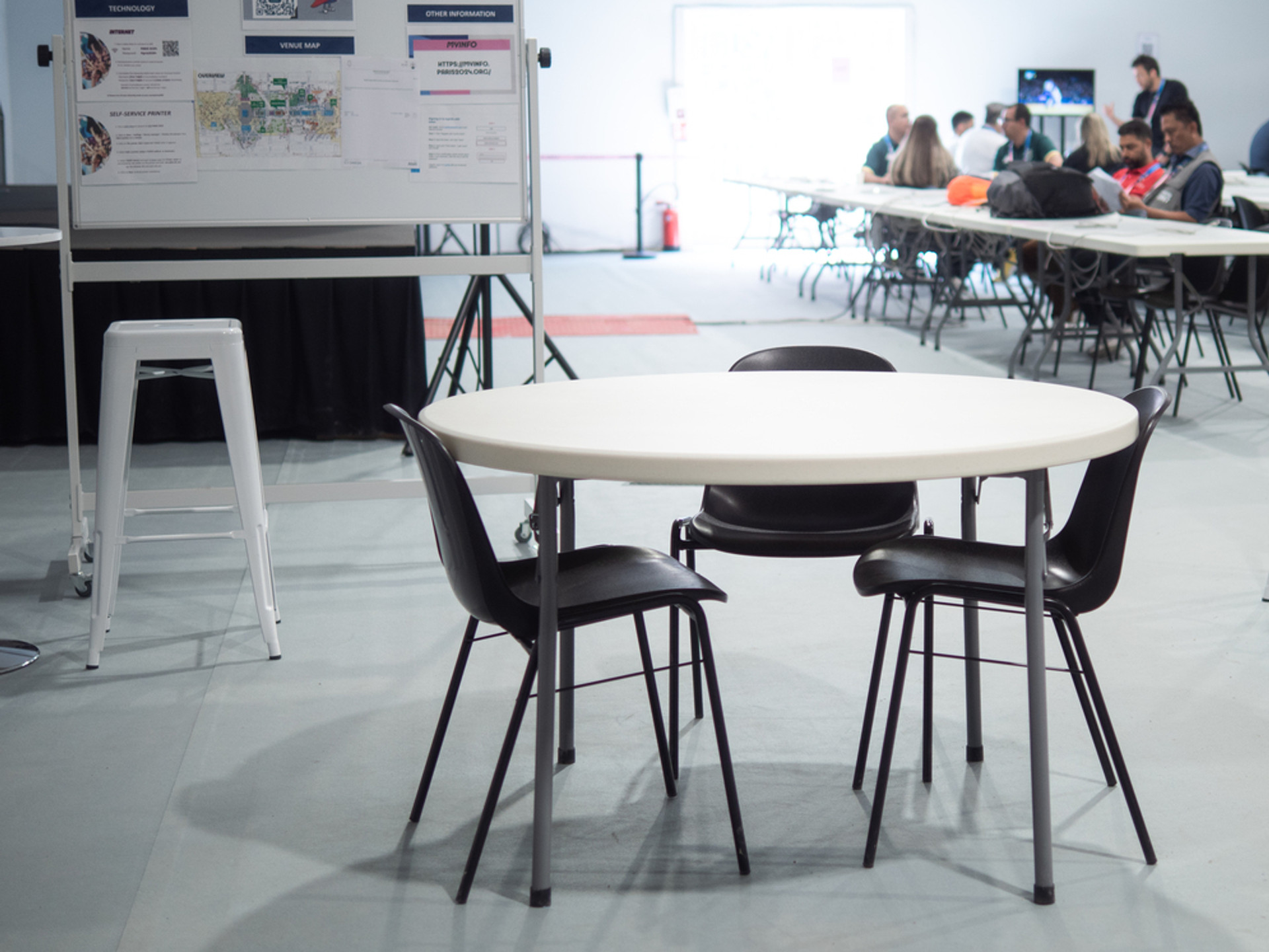 Banquet, Collapsible & Fold Out Tables | Front Row Furniture