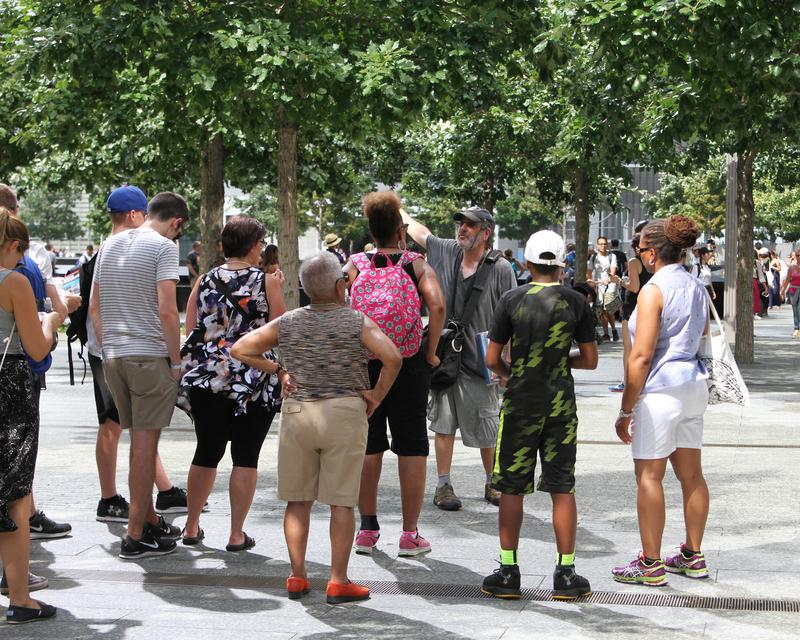 How to Select a Tour Guide on Your Next Family Trip - Piggyback Rider