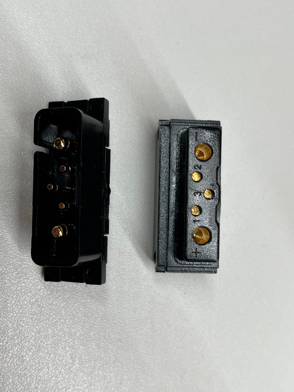 5 pin Hailong PLA077010 and matching male connector for battery ...