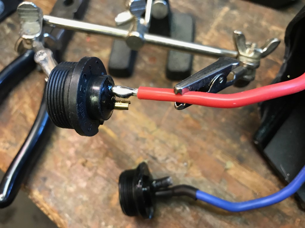 Repairing a bad connector on the Reention Dorado downtube battery ...