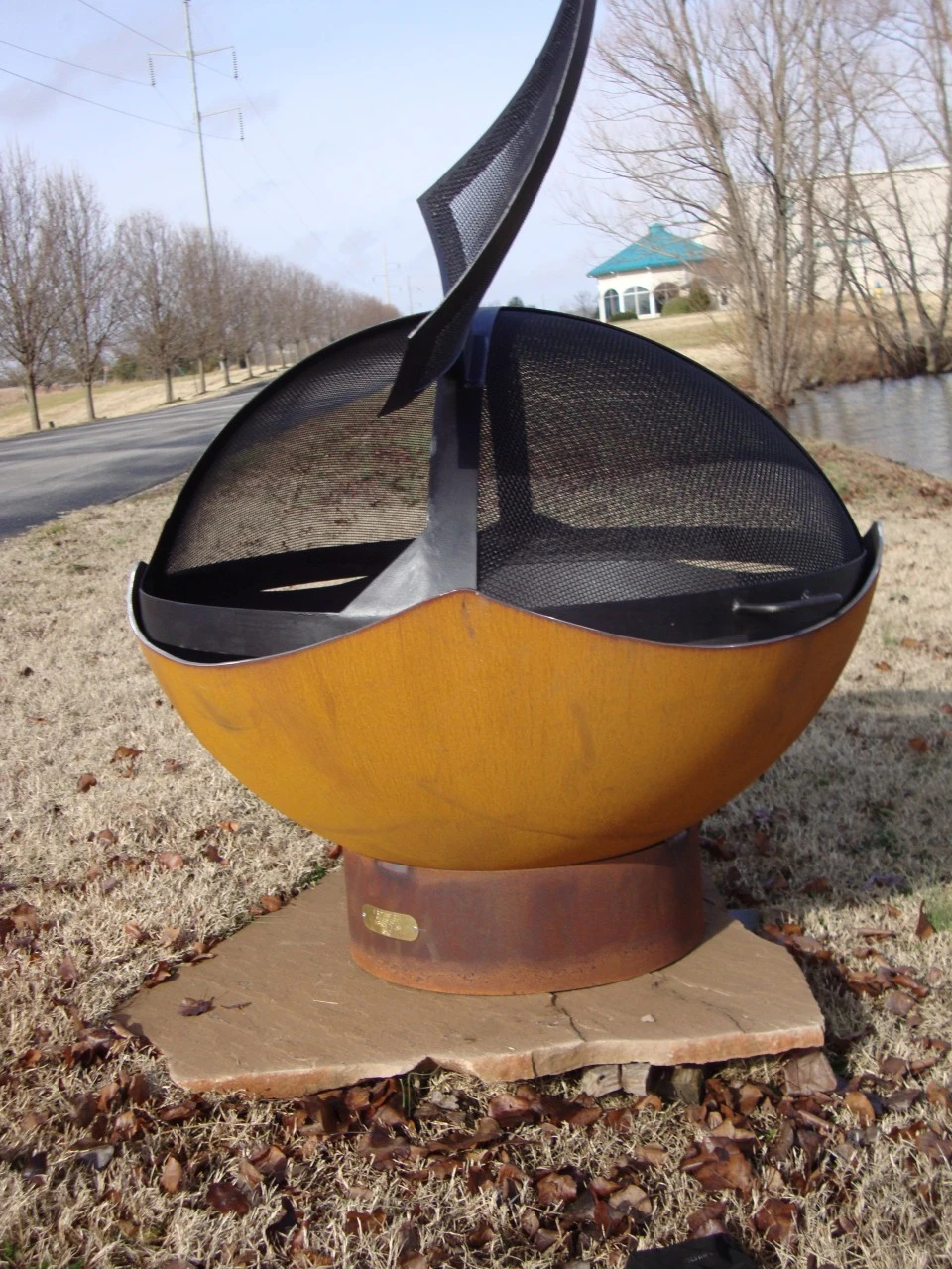 Manta Ray Fire Pit Fire Pit Pointed Chalice Iron Rust | Mimosa