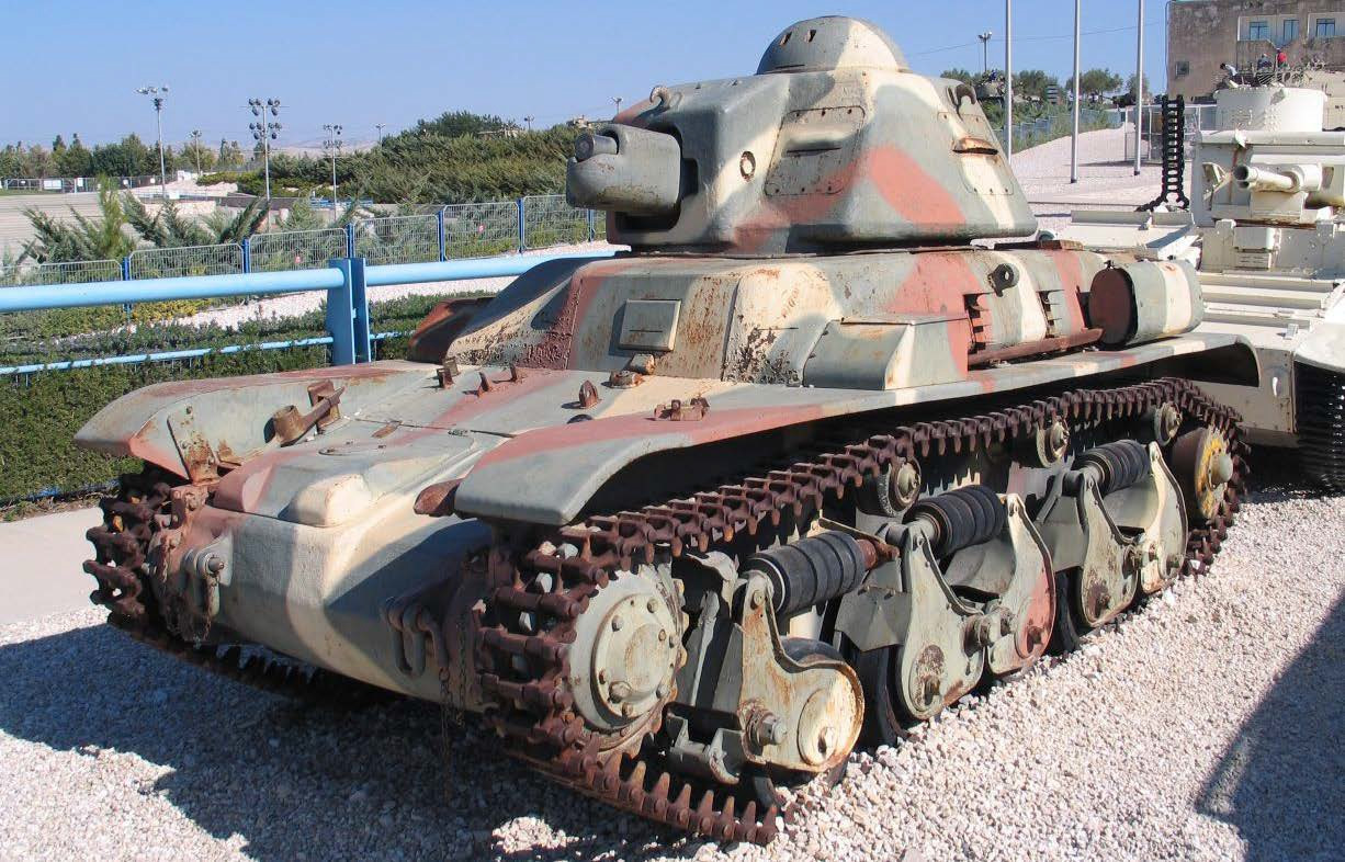 Tamiya - 1/35 French Light Tank R35 Plastic Model Kit - 35373 - Active ...