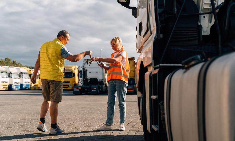 Reasons Truckers Should Consider Team Driving - GraMag