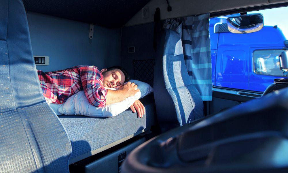 Truck Driver Tips for Sleeping on the Road - GraMag