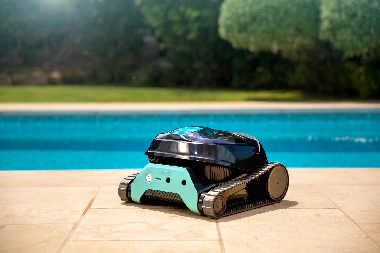Maytronics Dolphin Liberty 200 - Advanced Cordless Pool Cleaner - EZ ...