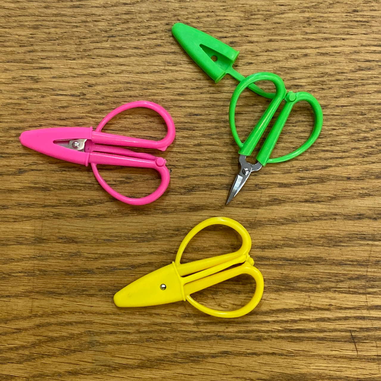 Super Snips - Around the Table Yarns