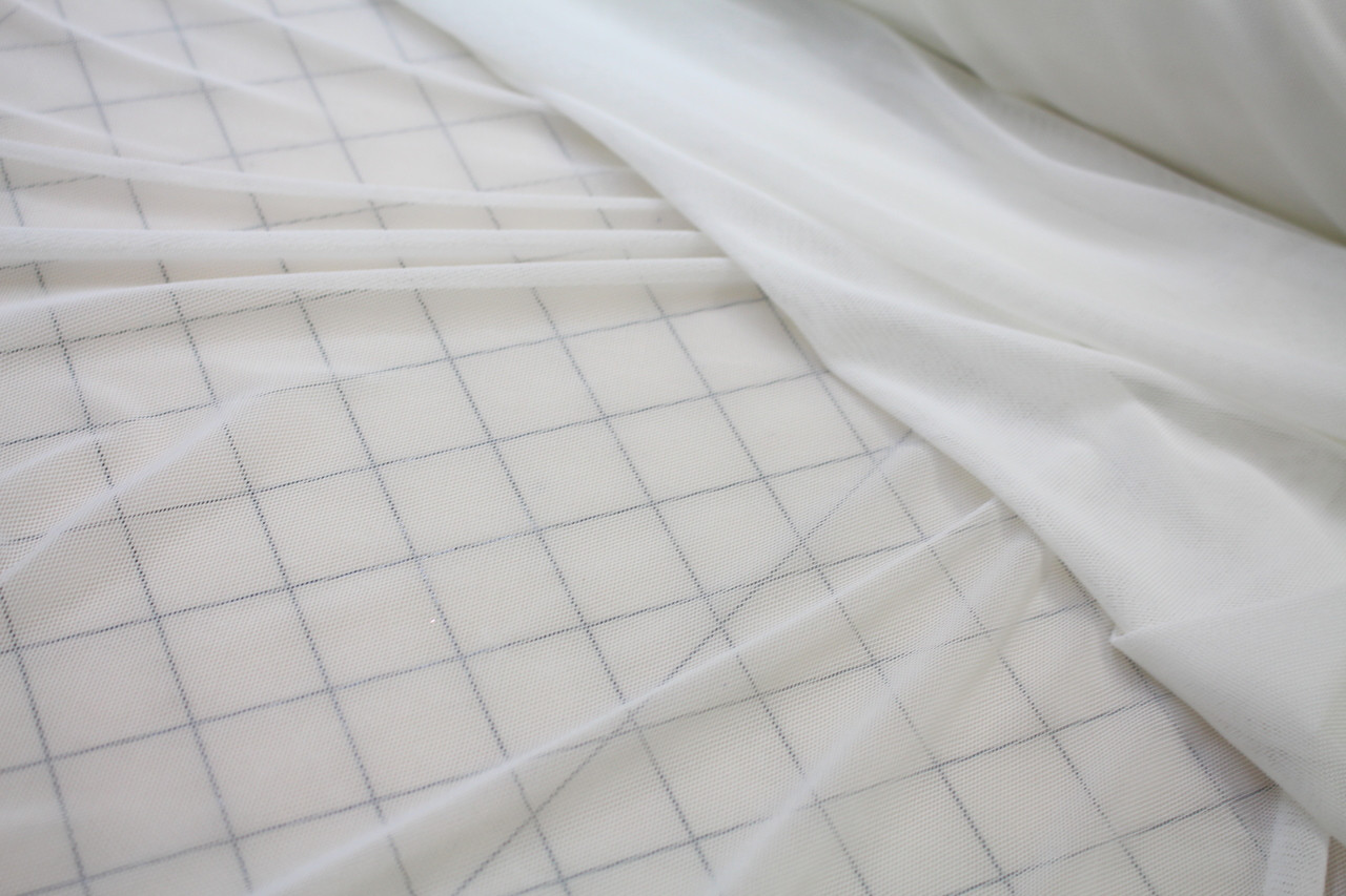 CREAM COLORED MESH NETTING FABRIC