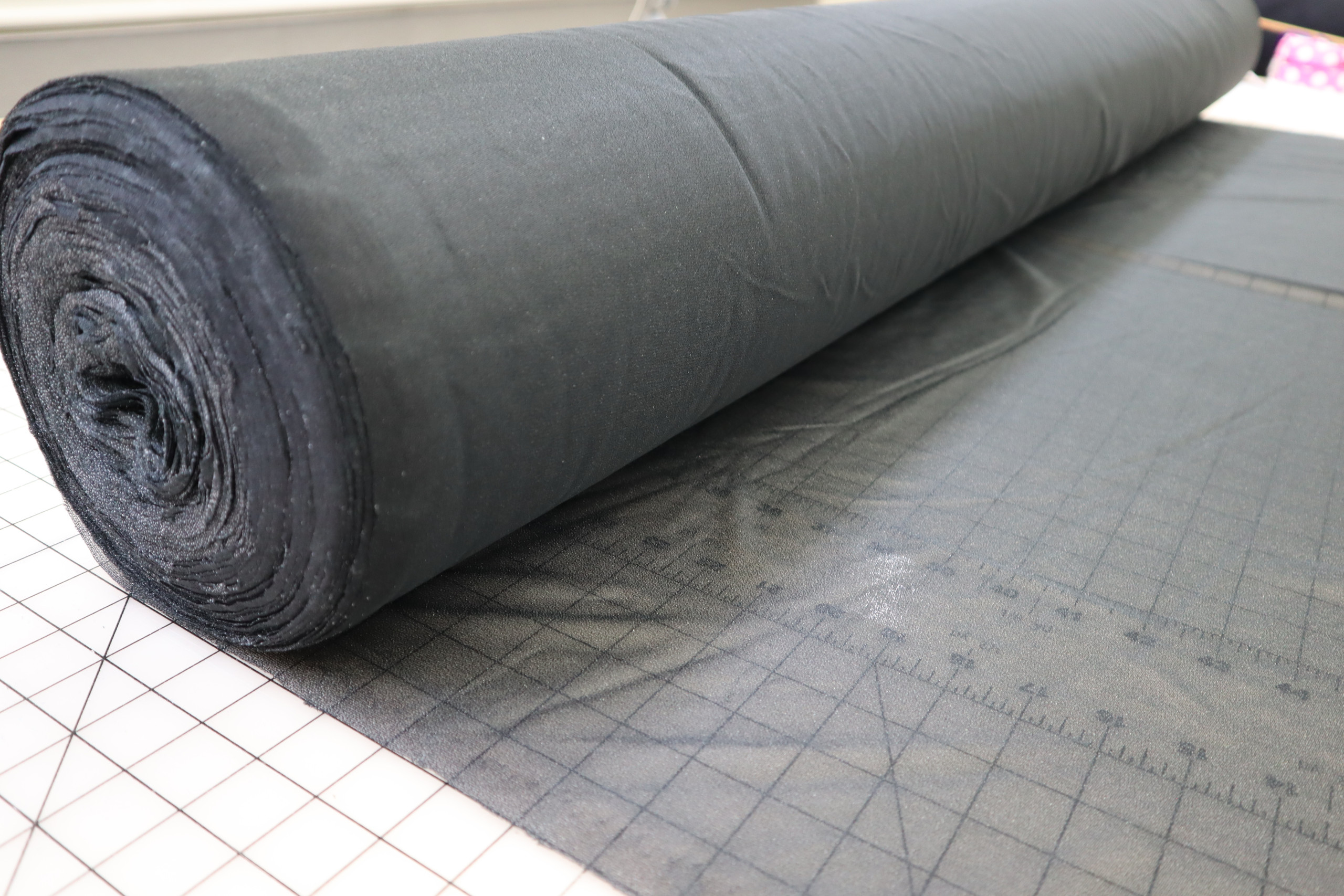 BLACK MEDIUM WEIGHT TAILORING FUSIBLE INTERFACING