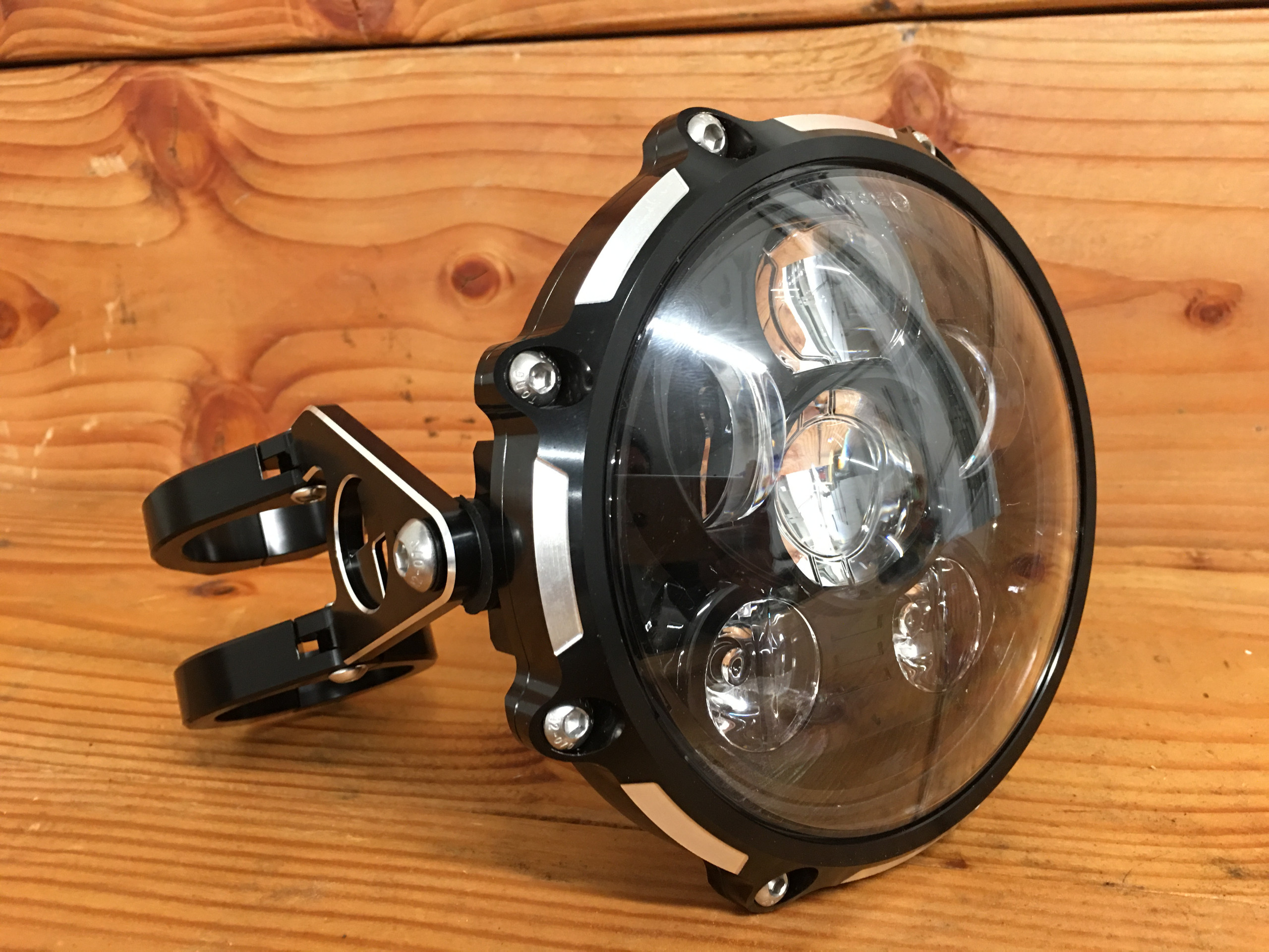 7 Inch Motorcycle Headlight w/brackets Kit | Billet X Guard | H4 ...