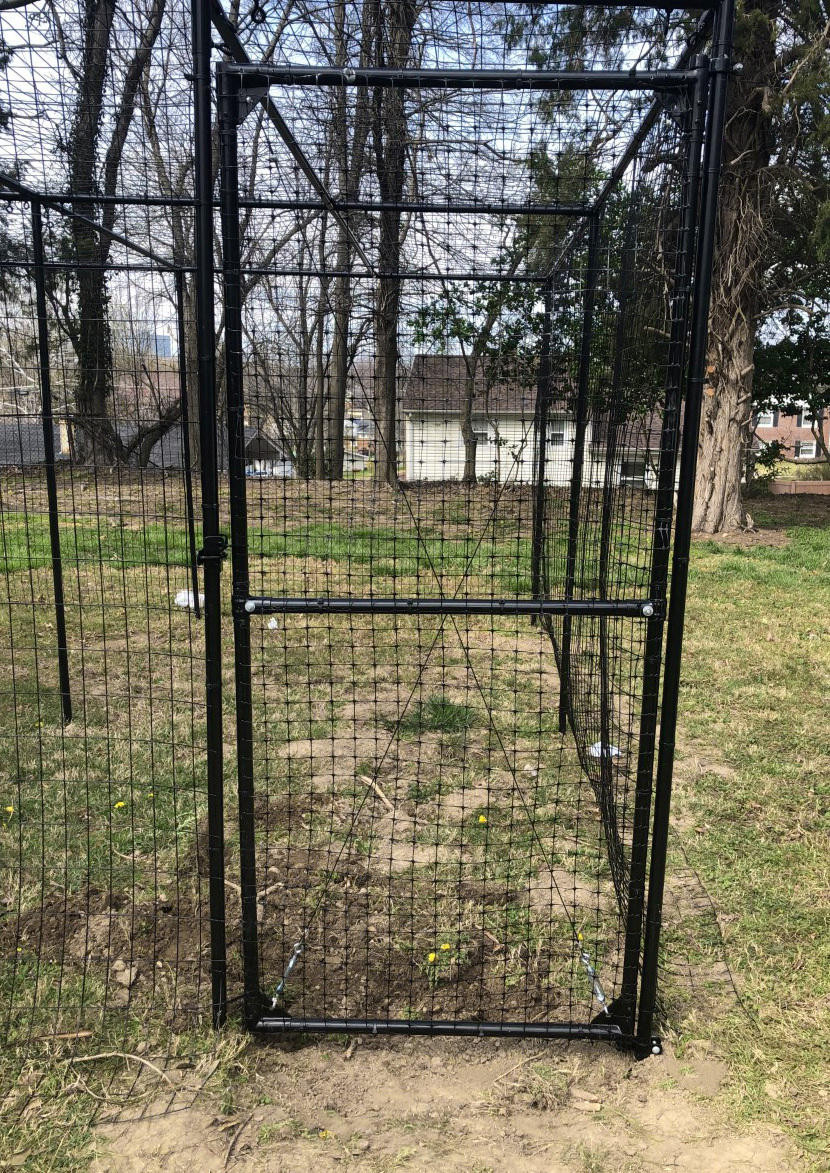 7.5' H Steel Hex Garden Fence Enclosure w/Top and Gate