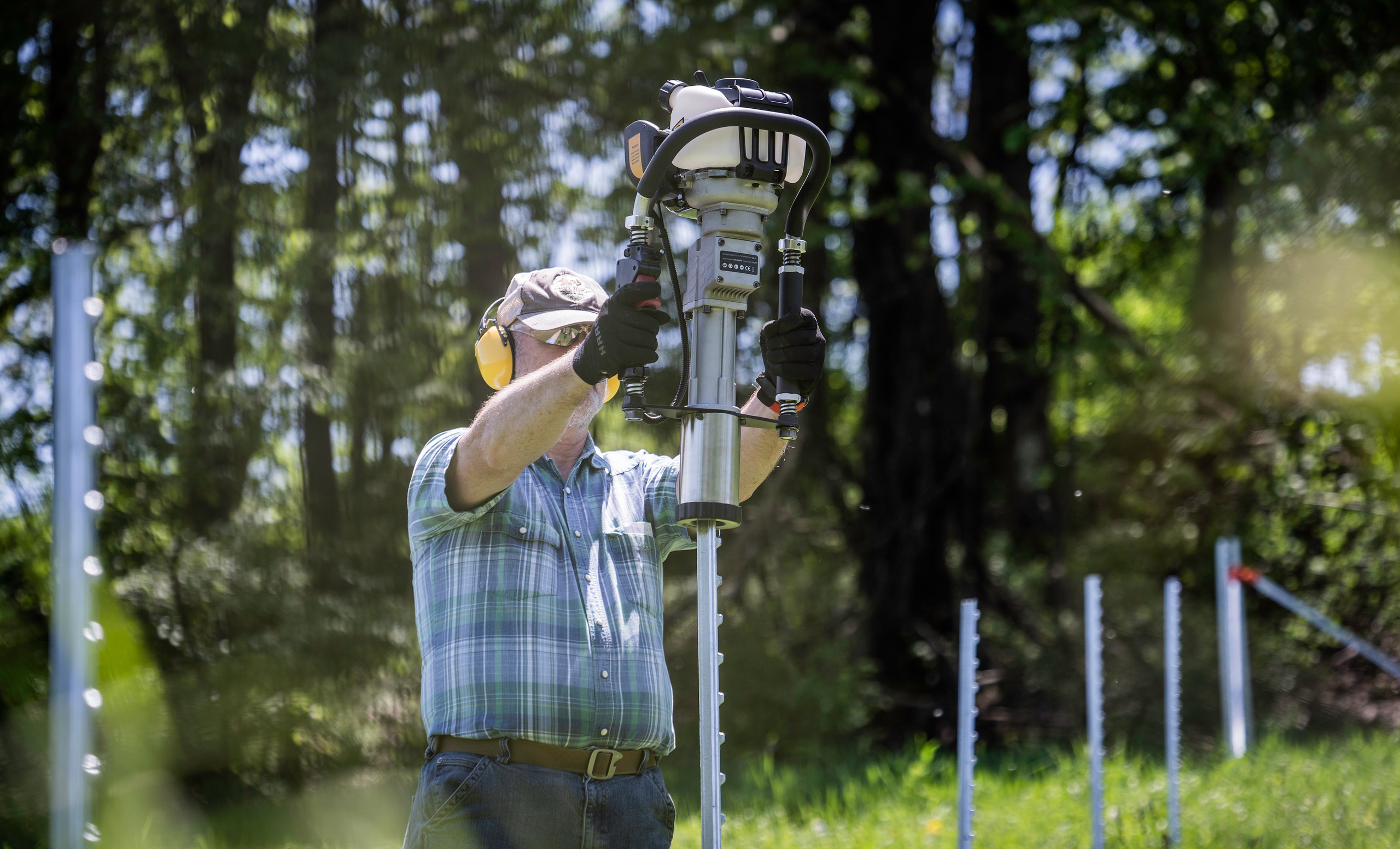 Titan PGD2875 Gas Powered Post Driver - DeerBusters.com