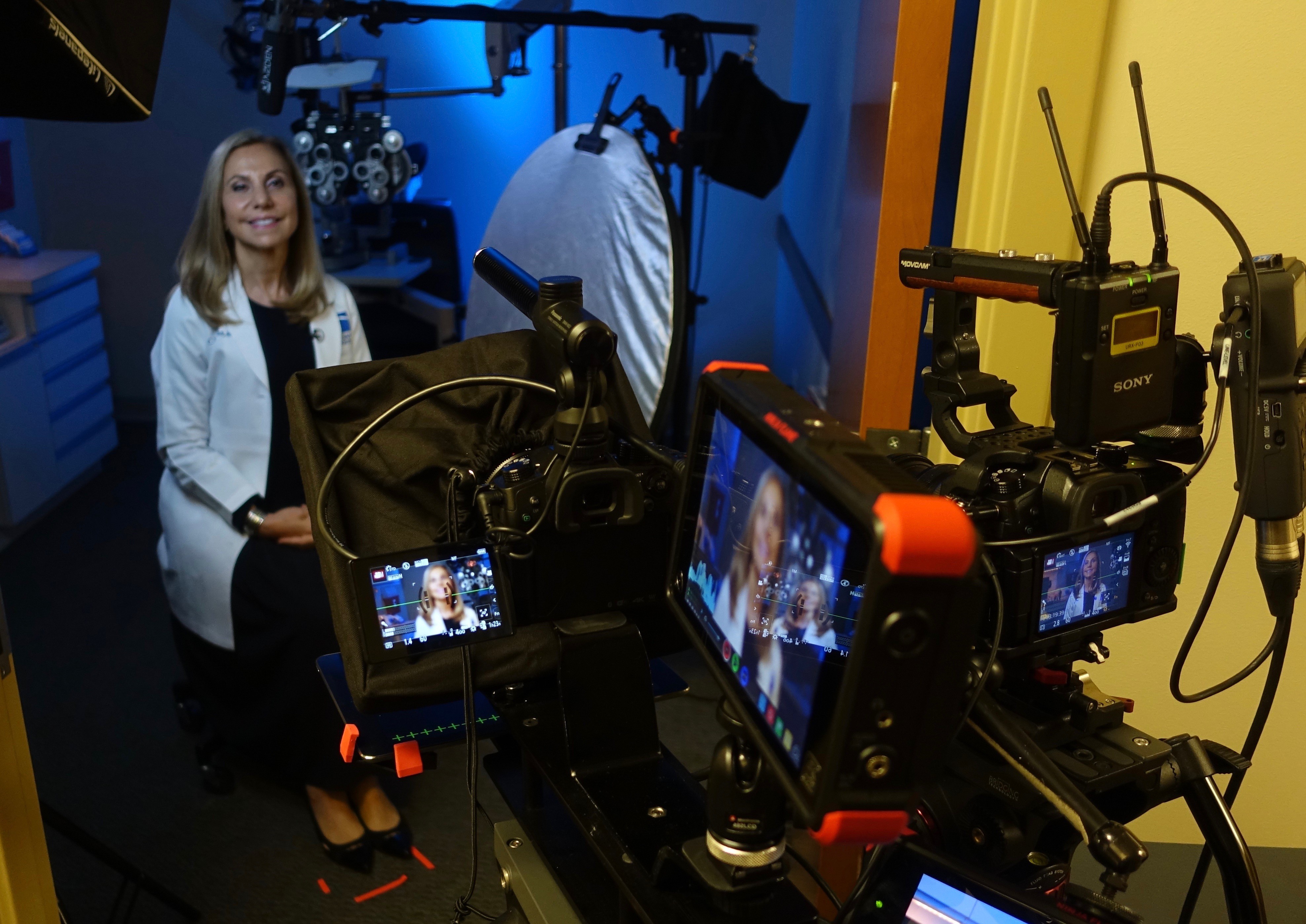 UltraLight 10 iPAD Teleprompter on the job - Prompter People