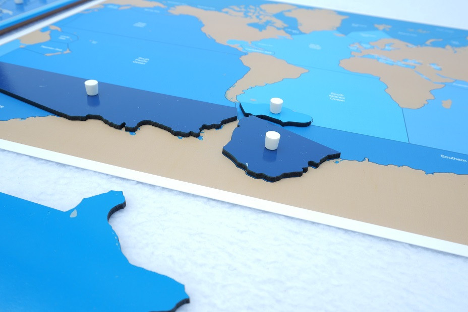 Map of Oceans and Seas Puzzle with Card Map of Outlines and Names ...