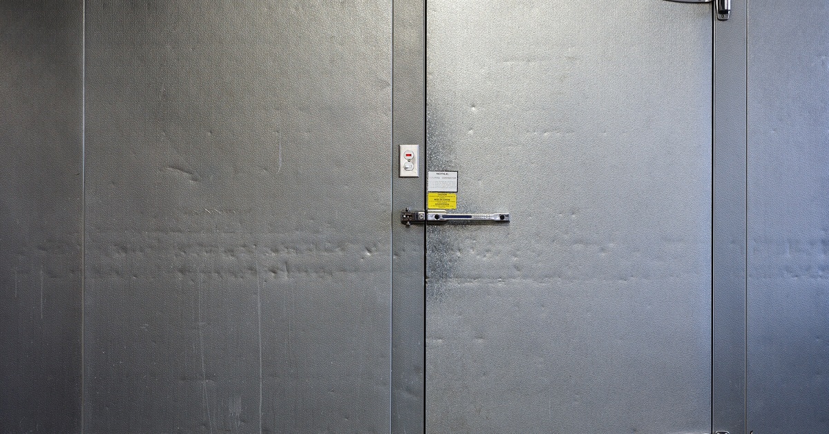 Types of Walk-In Freezer Doors: Which One Is Right for You ...