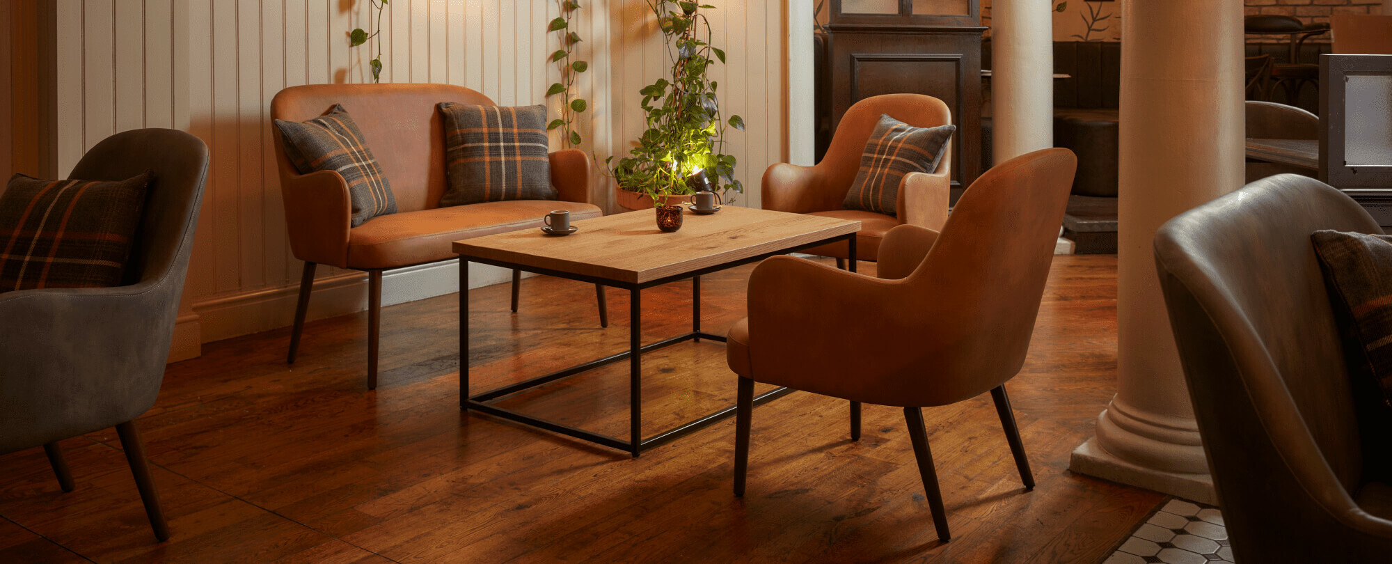 Eclipse Furniture: Contract suppliers of pub, hotel, restaurant furniture