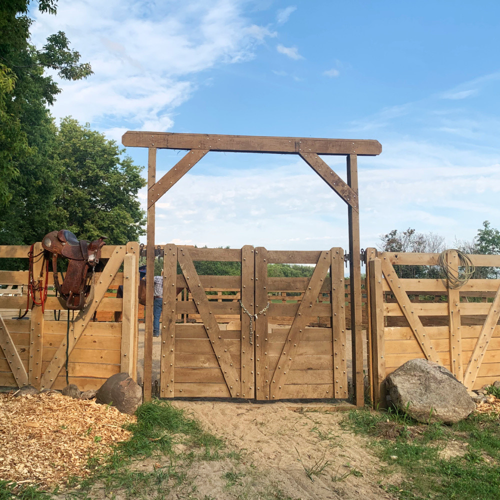 Ride-Thru Entrance Gate for Round Pen, 6' x 4'