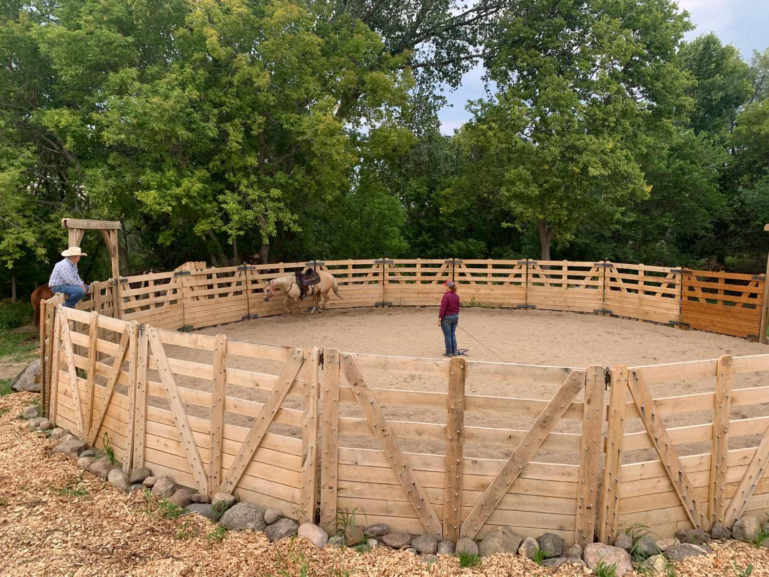 Solid Bottom Round Pen