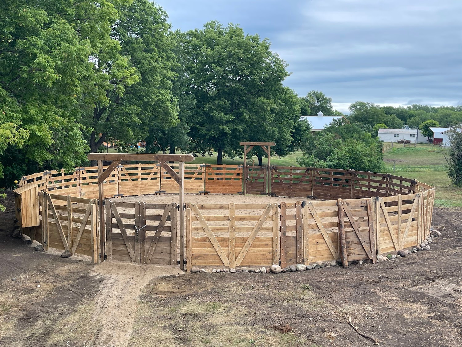 Solid Bottom Round Pen