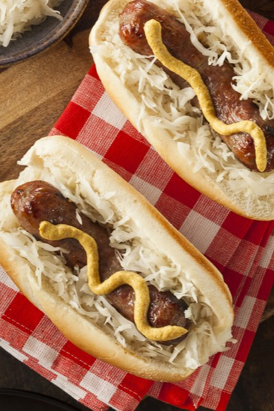 Garlic & Butter Chicken Bratwurst - 1 Package - Hermann Wurst Haus
