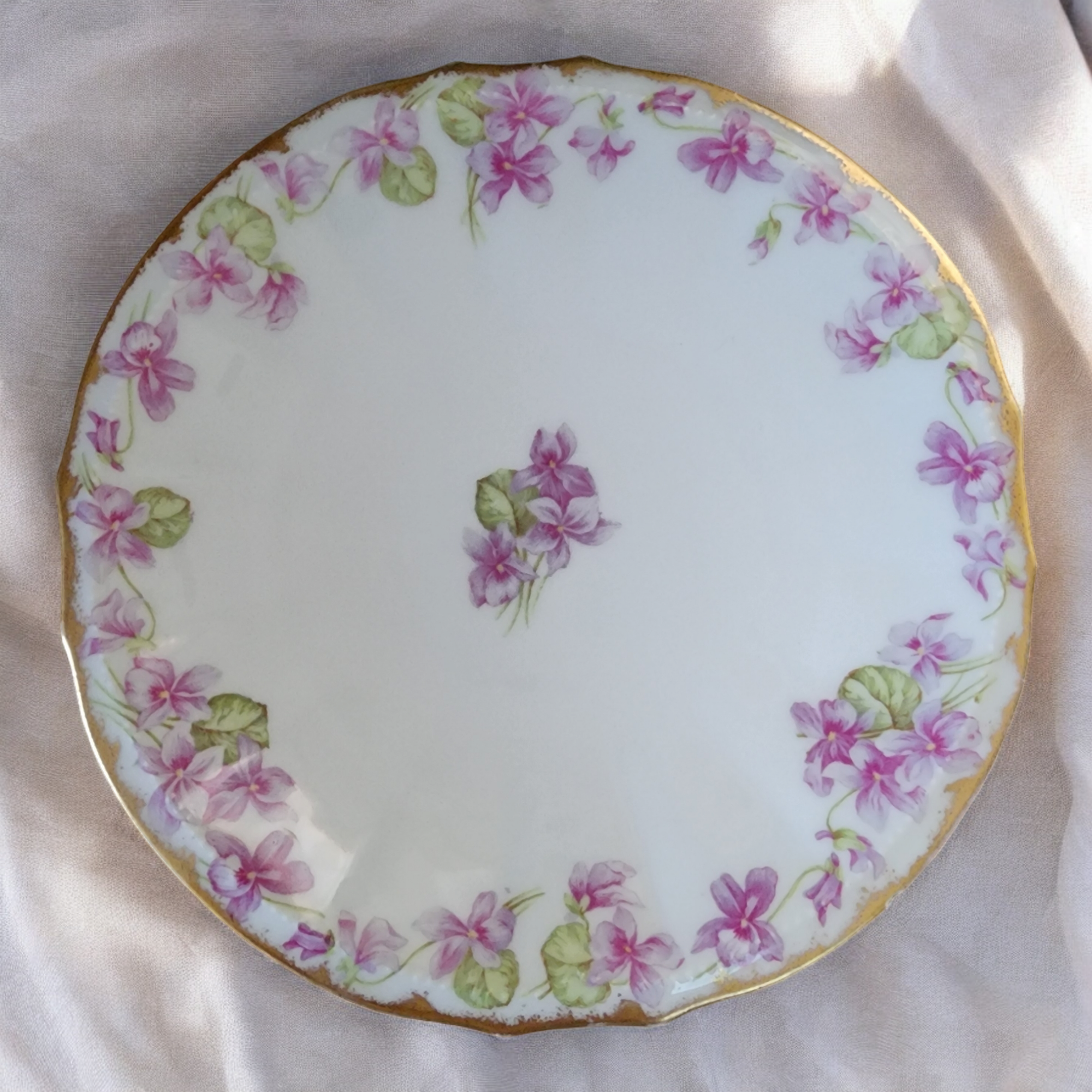 8" Limoges Elite Hand Painted Purple Violets Gold Trim Plate France