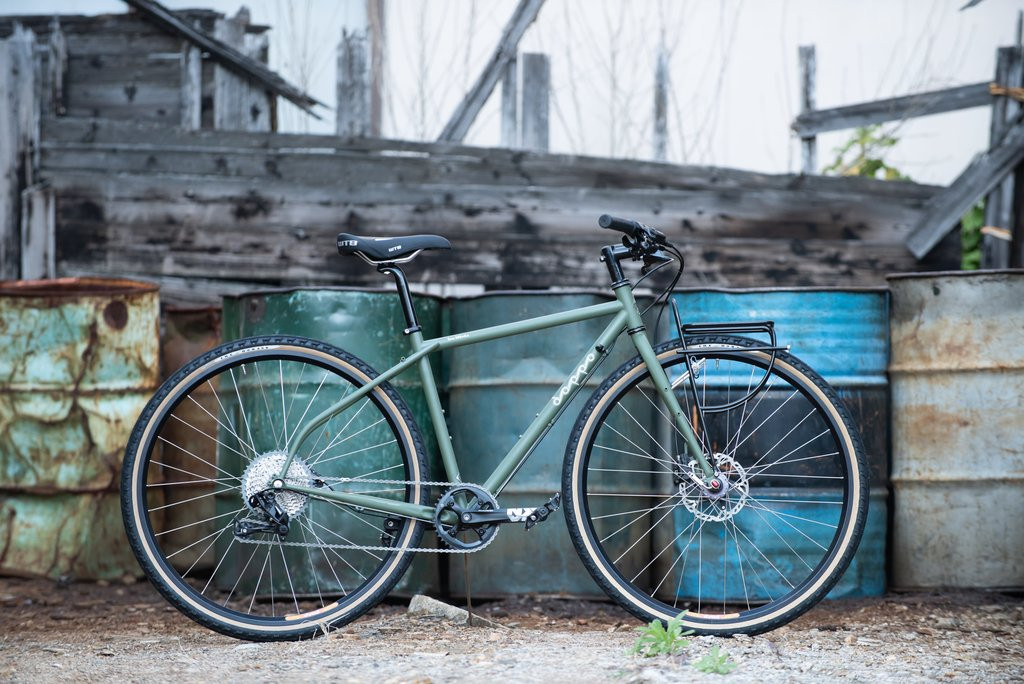SimWorks - The Homage Tyre - Black x Tan - Freshtripe