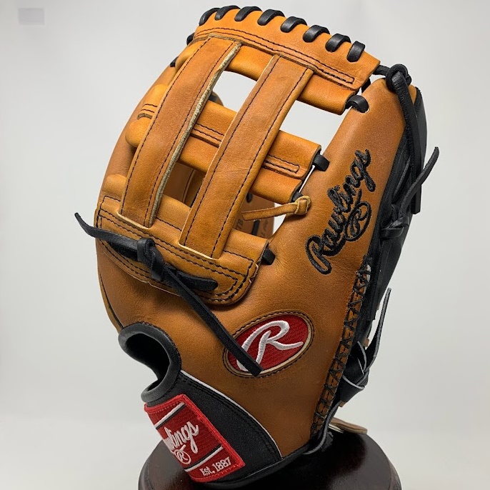 "Crafted Elegance: Showcasing the Rawlings Black and Tan Horween ...