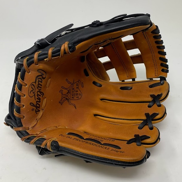 "Crafted Elegance: Showcasing the Rawlings Black and Tan Horween ...