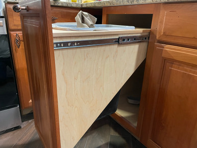 Pull out waste pedal operated Kick and Go