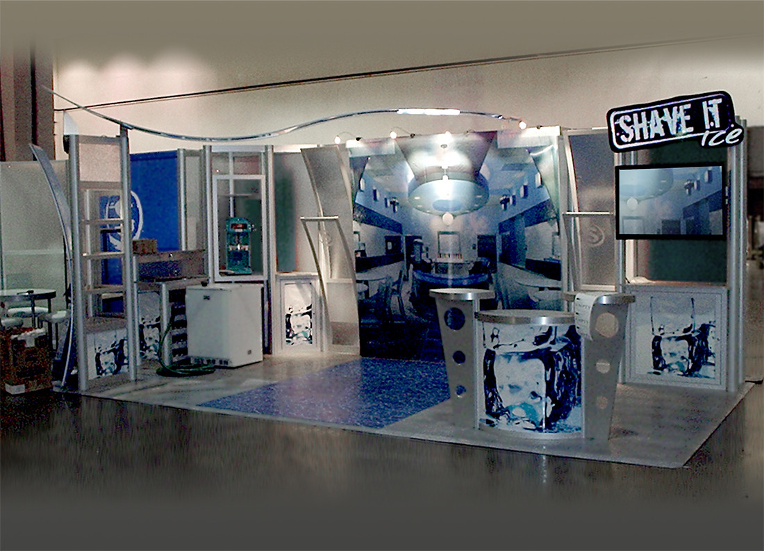 Buy a used - 10x20 Aluminum extrusion display - UsedBooths.com